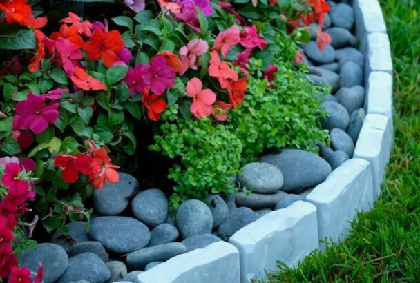 20 Gardening Ideas Using Rocks and Stones