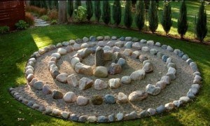 20 Gardening Ideas Using Rocks and Stones