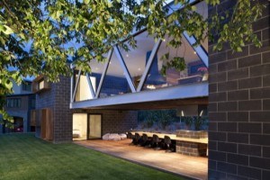 20 Spectacular Bridge House Designs