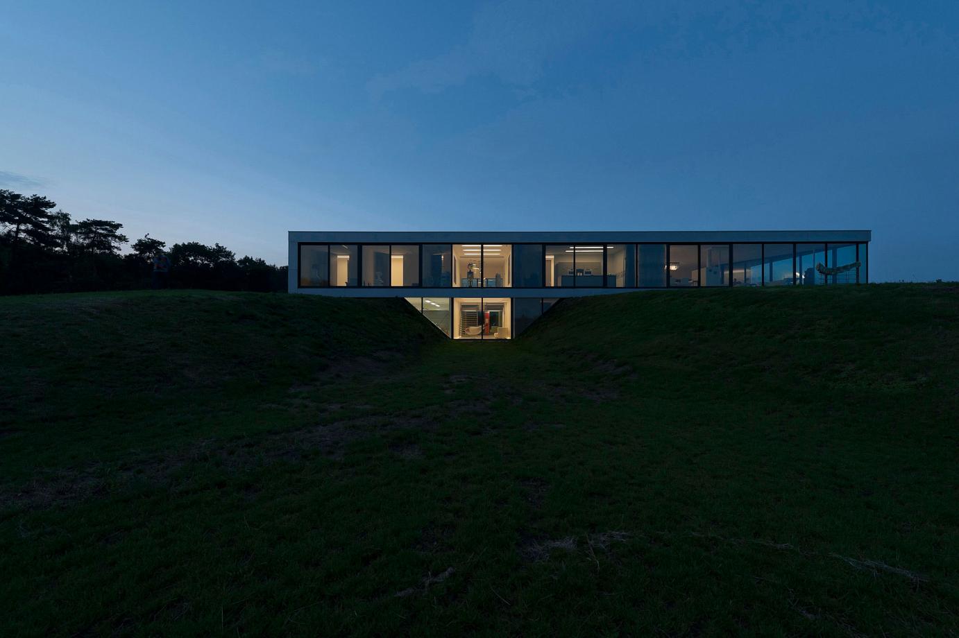 20 Spectacular Bridge House Designs