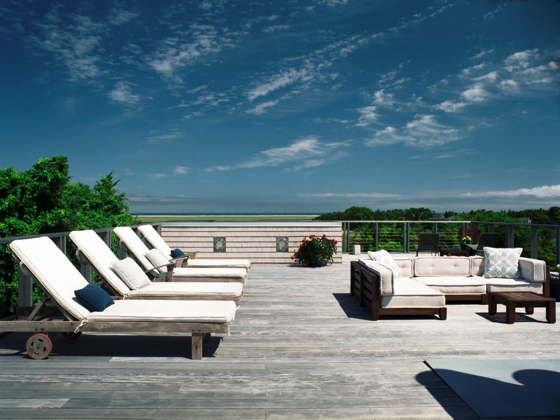 20 Massive Decks With Spectacular Views