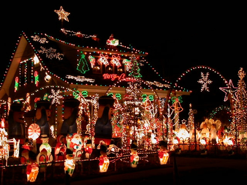 20 Christmas Decorating Ideas That are Over The Top