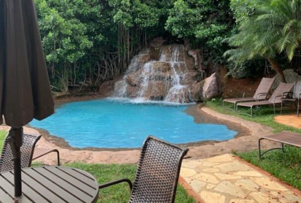 20 Luxurious Backyard Infinity Pool Designs