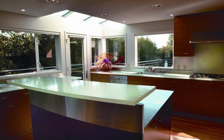 20 Gorgeous Glass Kitchen Countertops