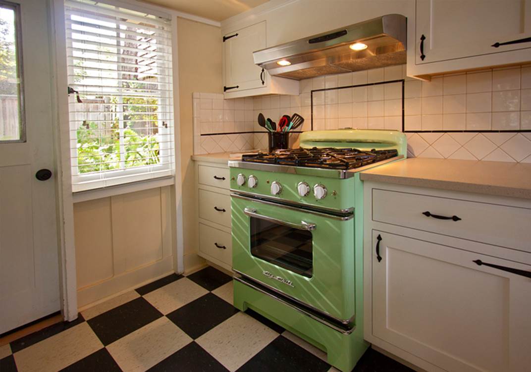 20 Modern Kitchens With Cool Retro Appliances