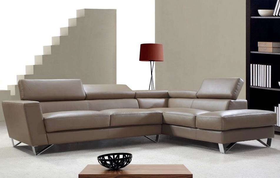 20 Elegant Leather Couch Designs For Your Living Room