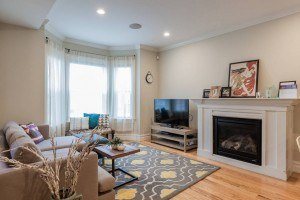 20 Beautiful Living Room Designs With Bay Windows