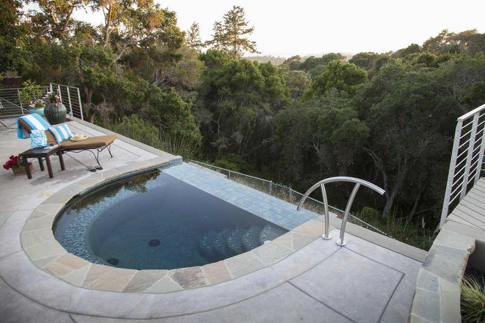 20 Beautiful Infinity Hot Tub Ideas