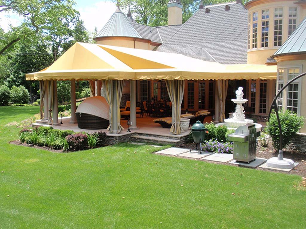 20 Beautiful Yards With Outdoor Canopy Designs
