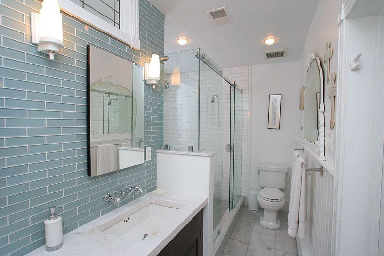 15 Beautiful Glass Bathroom Tile Designs