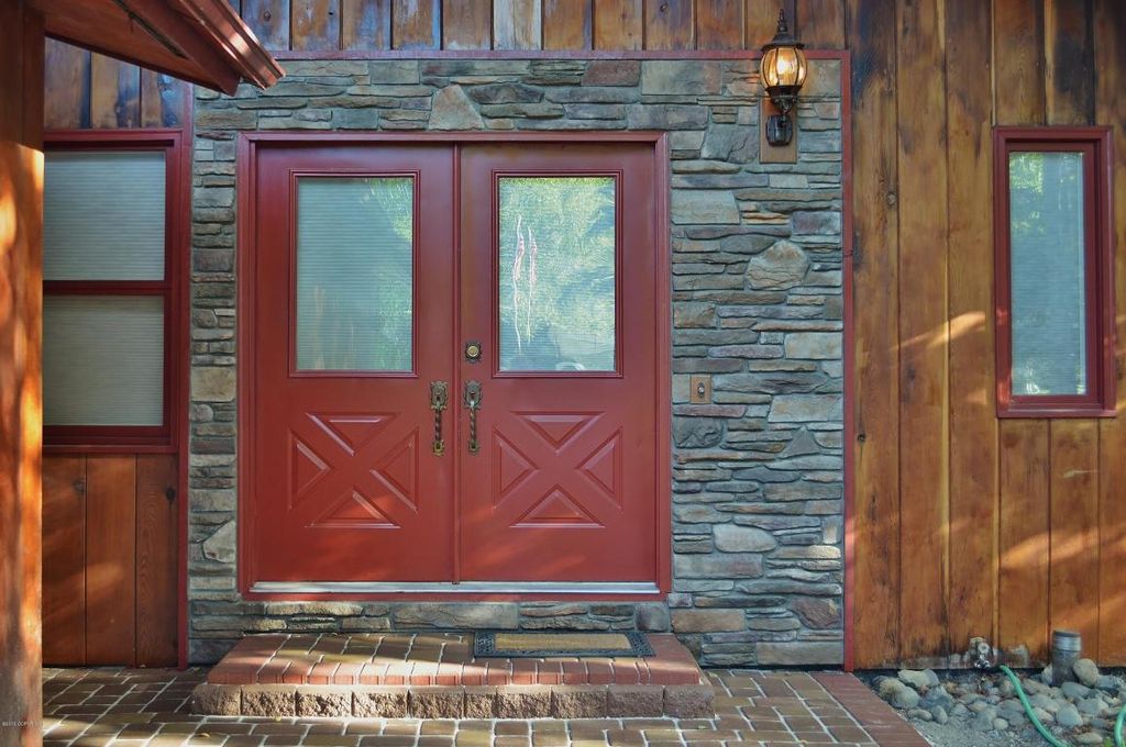 10 Excellent Styling Options for Your Front Door