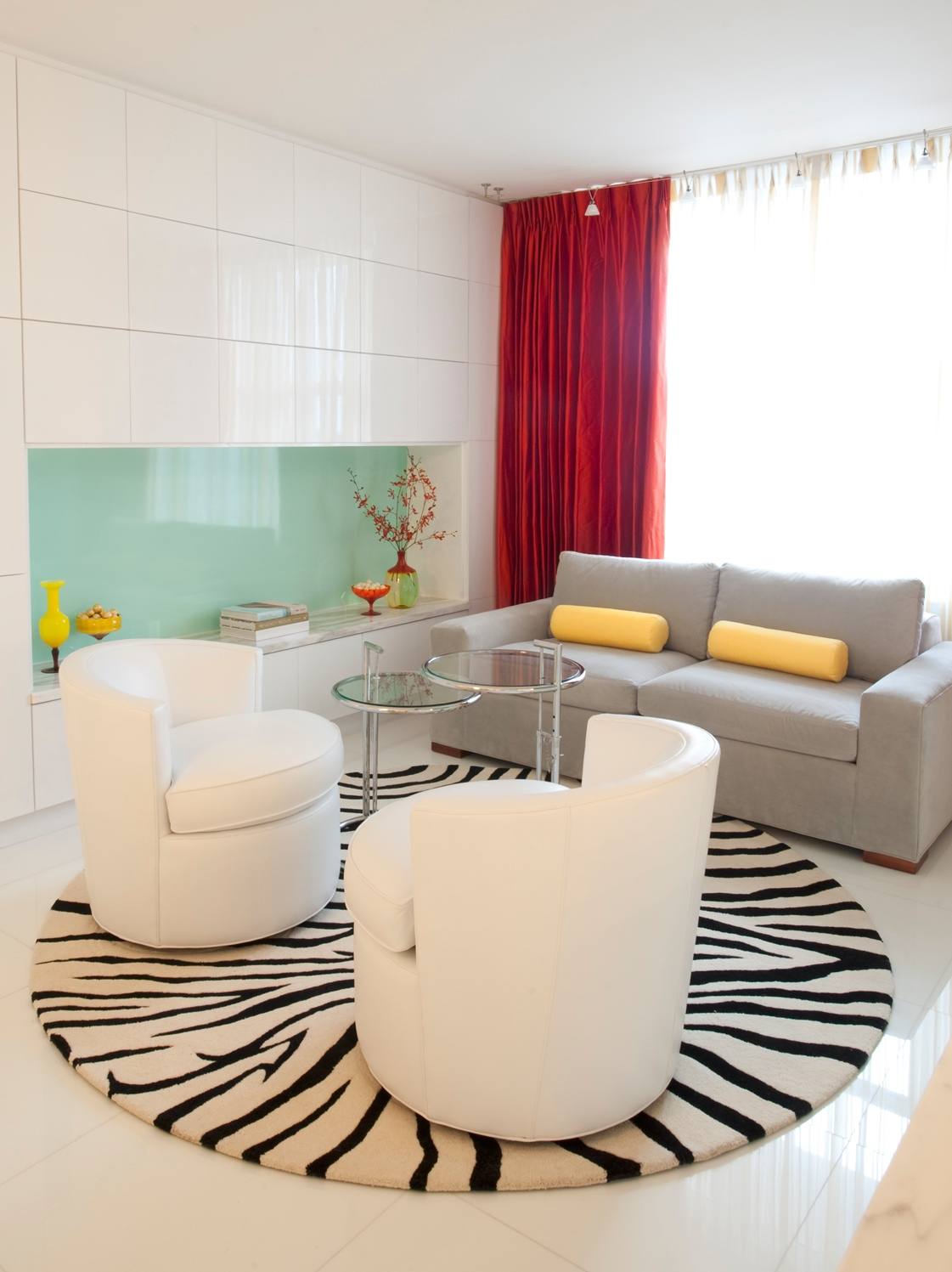 20 Living Spaces With Zebra Print Accents