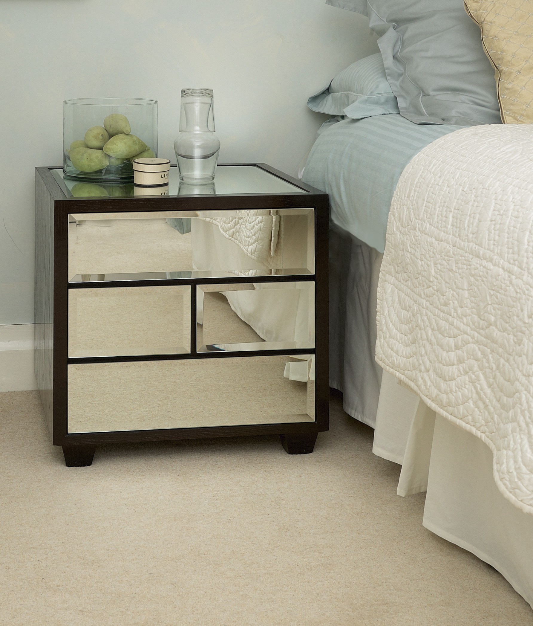20 Very Stylish Bedside Table Ideas
