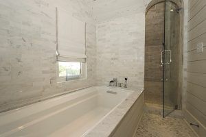20 Bathrooms With Beautiful Drop In Tub Designs