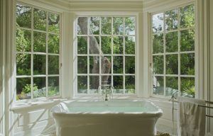 20 Beautiful Bathrooms With Bay Windows