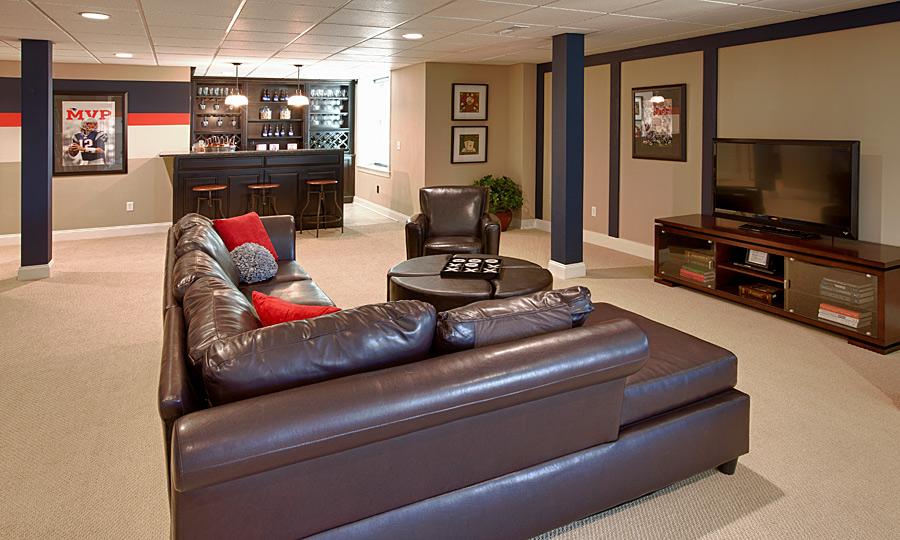 10 Man Caves with Huge Flat Screen TVs