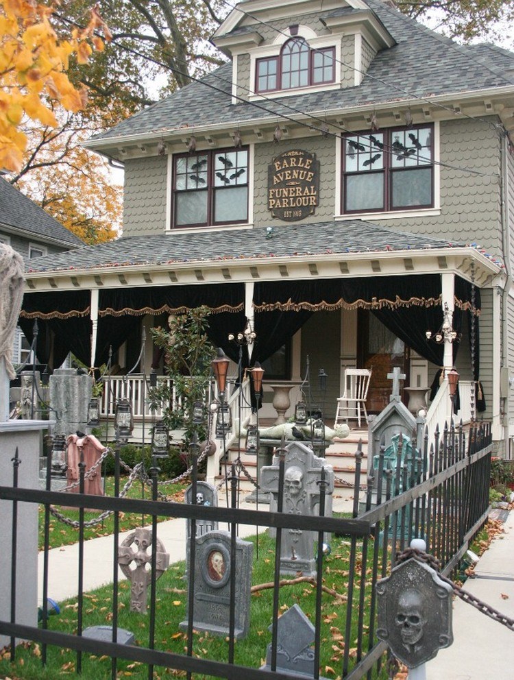 50 Halloween Decorations That Are Beyond Over the Top