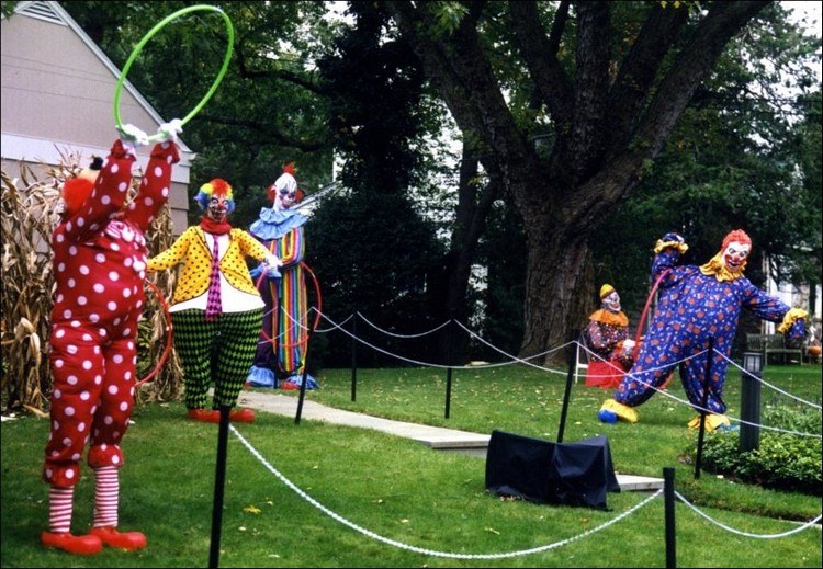 50 Halloween Decorations That Are Beyond Over the Top