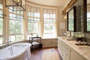 20 Beautiful Bathrooms With Bay Windows