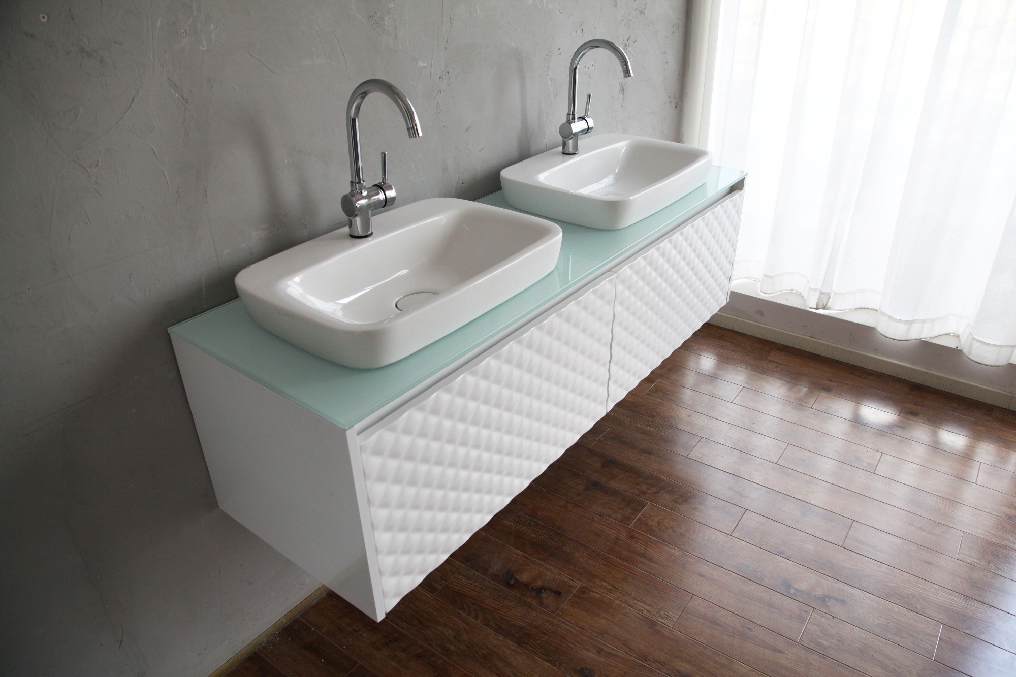 20 Bathrooms With Glass Countertop Designs
