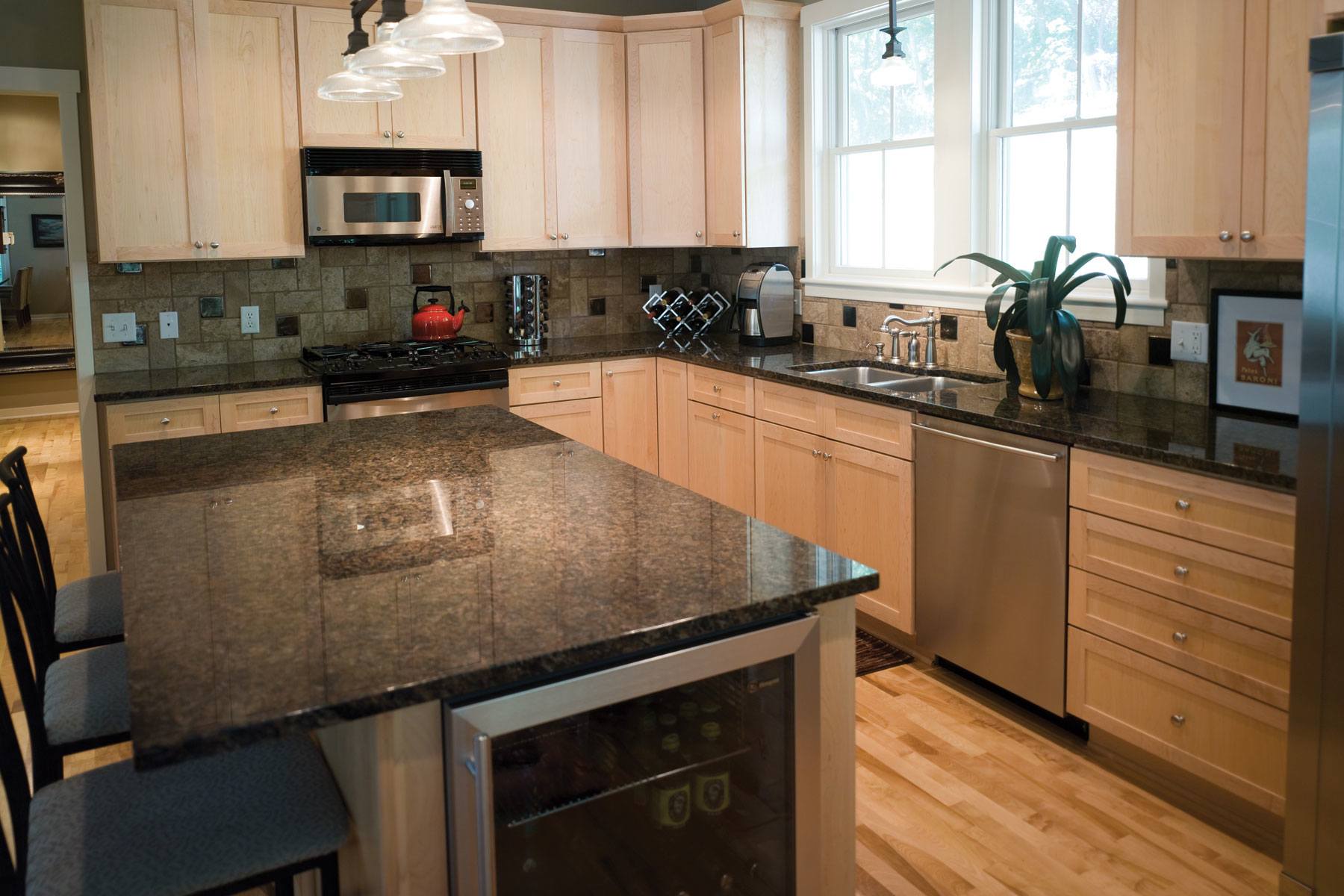 20 Beautiful Kitchens With Wood Laminate Flooring