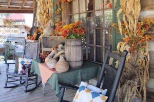 10 Beautiful Fall Vignettes for Seasonal Decor