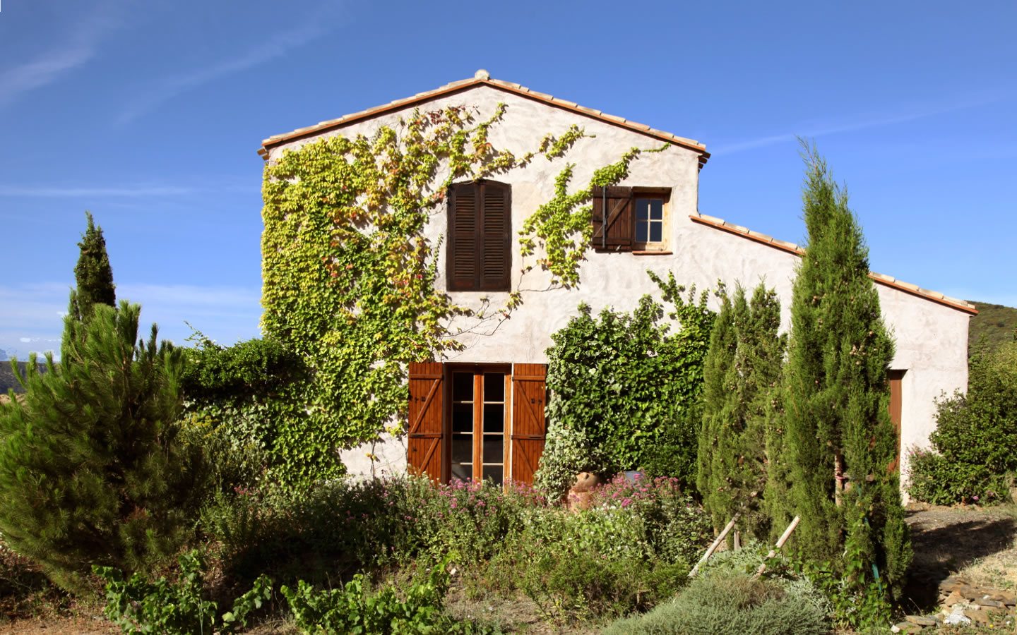 20 Beautiful Country House Designs