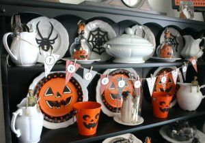 10 Creepy Decorations for a Frightening Halloween Kitchen