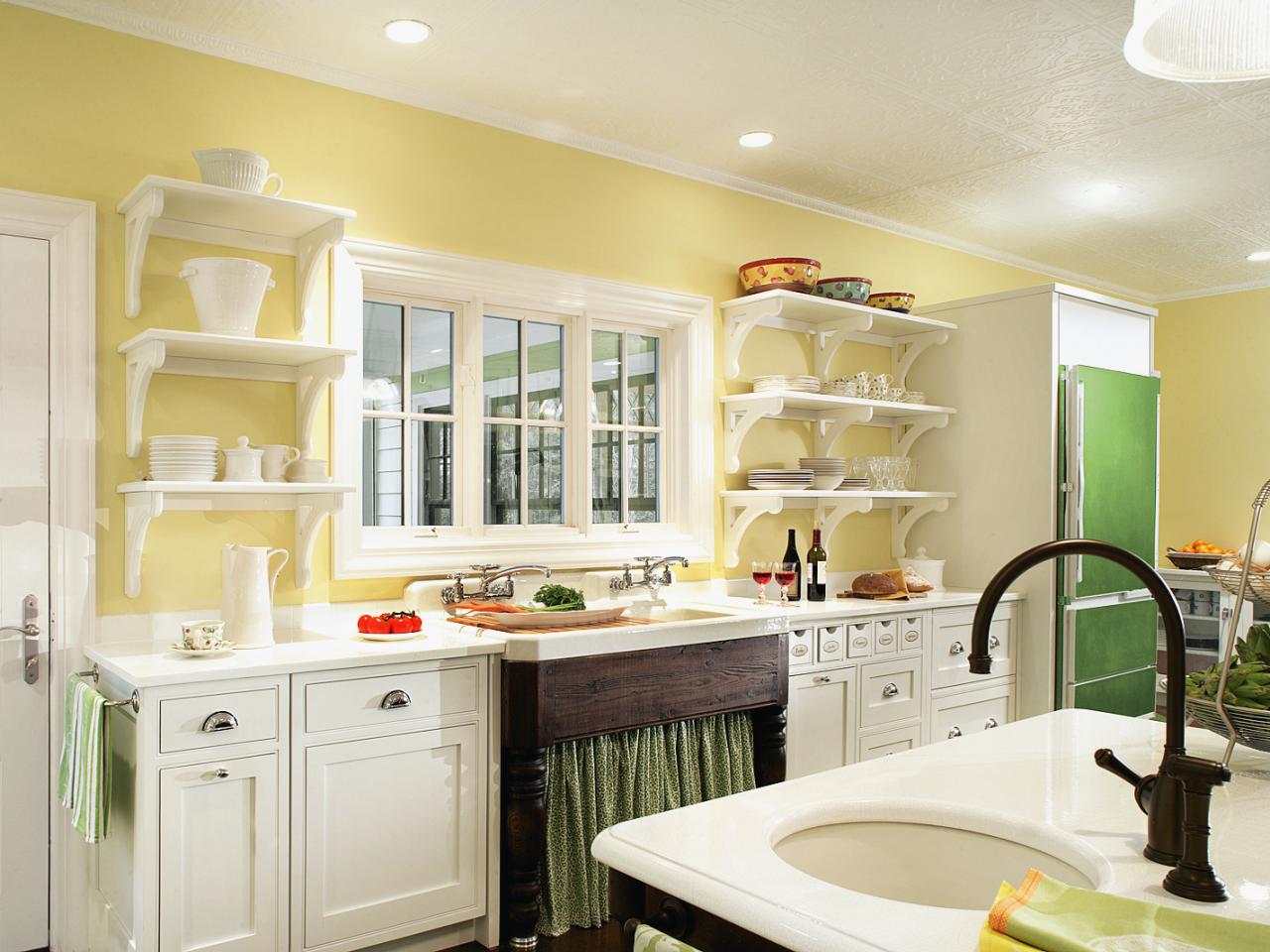 10 Beautiful Kitchens with Yellow Walls