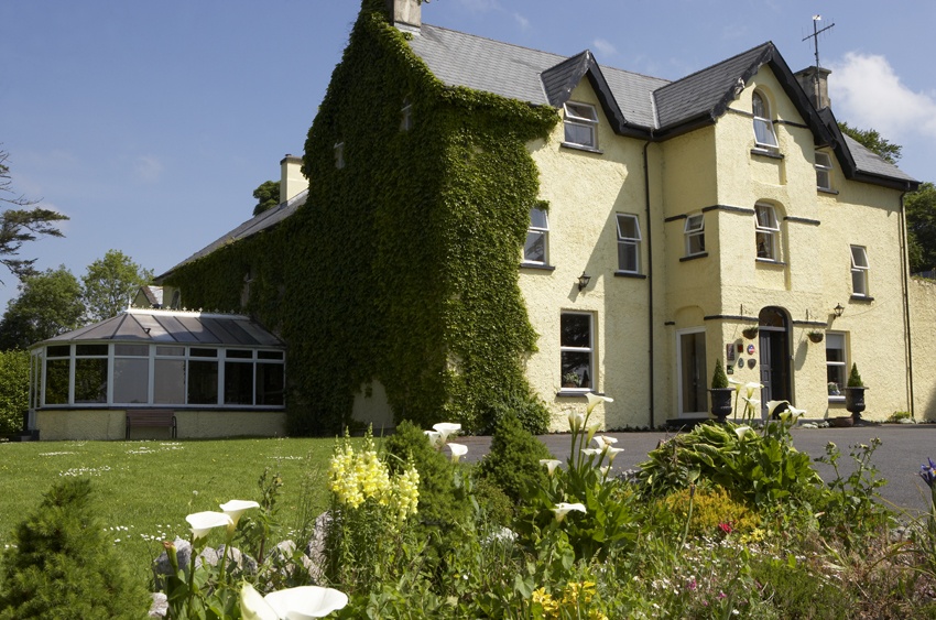 20 Beautiful Country House Designs