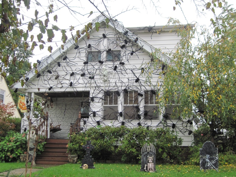 20 Spooky Halloween Themed Landscape Ideas