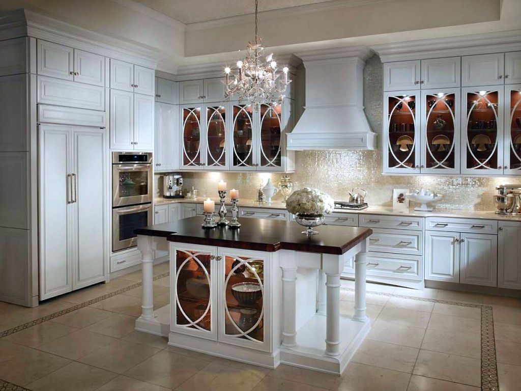 10 Beautiful Kitchens with Glass Cabinets