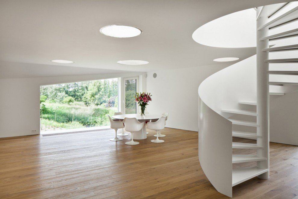 20 Homes With Beautiful Spiral Staircase Designs
