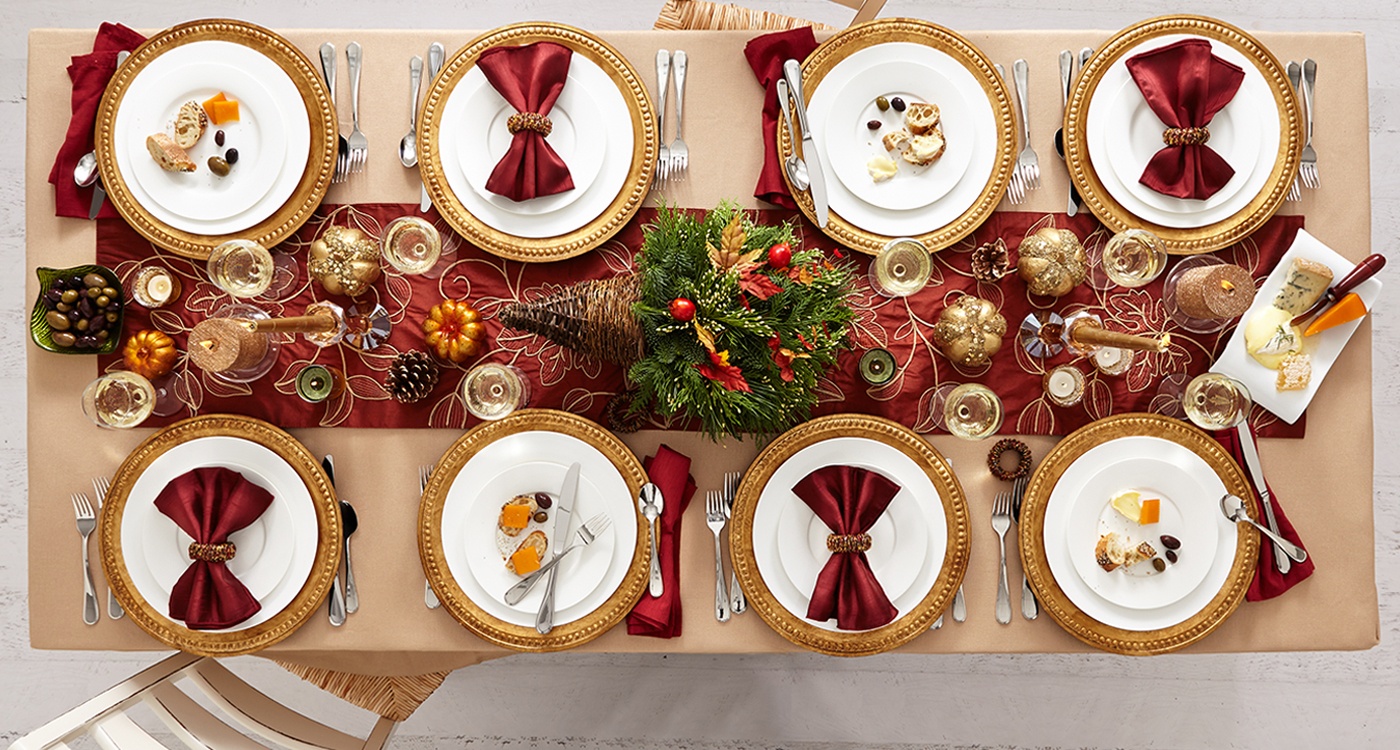 10 Thanksgiving Tables that Go Beyond Extraordinary