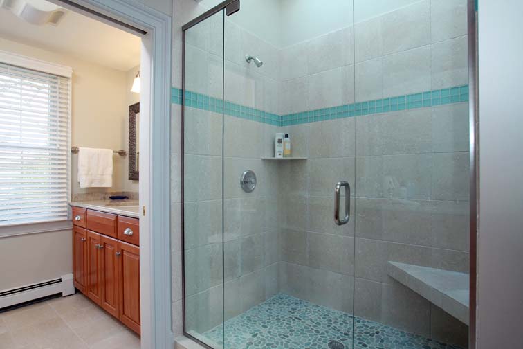 20 Amazingly Colorful Shower Tile Ideas