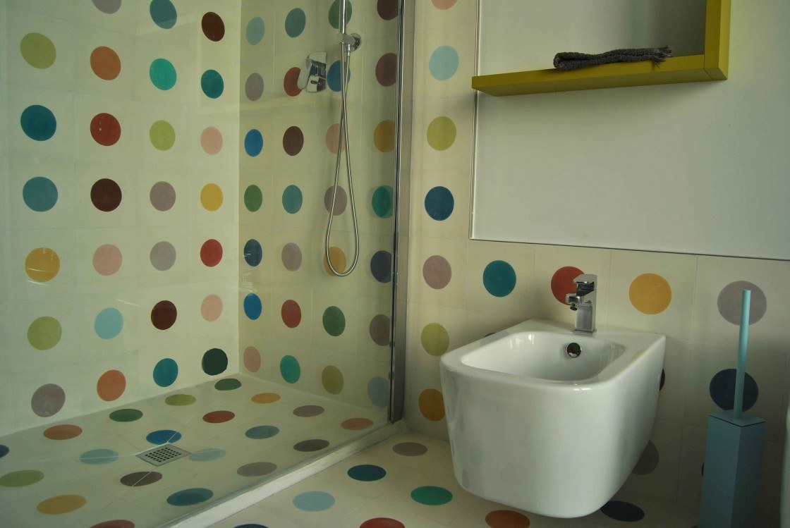 20 Amazingly Colorful Shower Tile Ideas