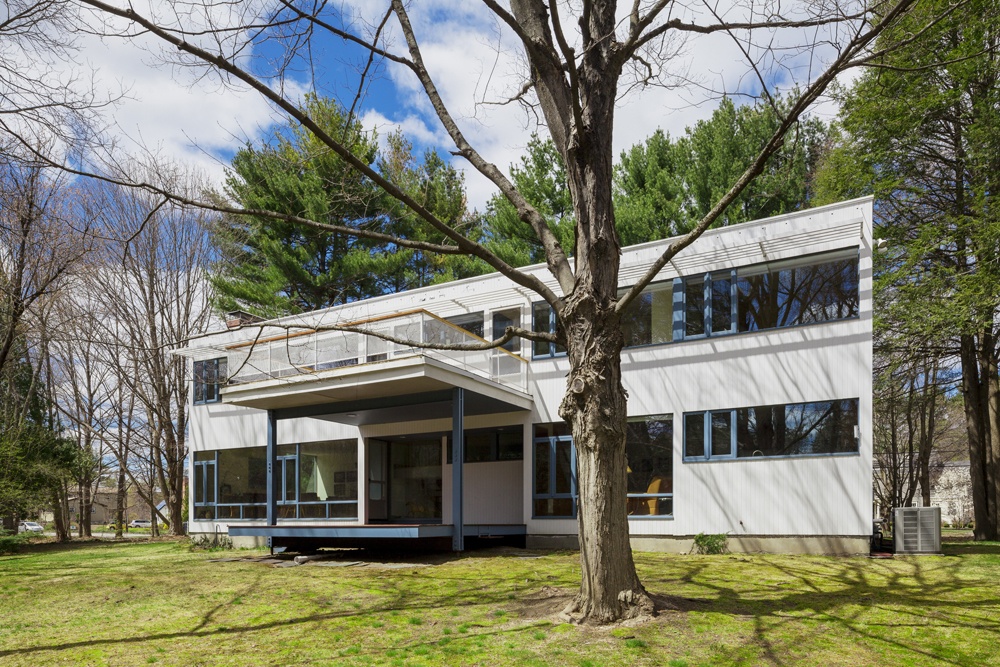 Top 10 Mid-Century Modern Homes in and Around Boston