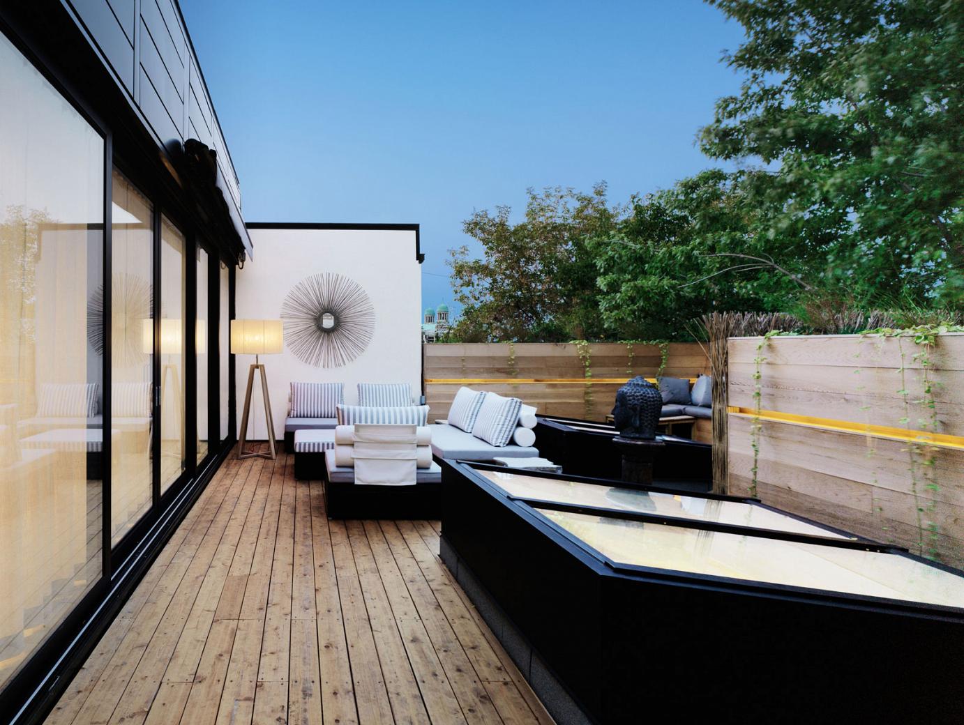20 of The Most Strikingly Beautiful Rooftop Sitting Areas