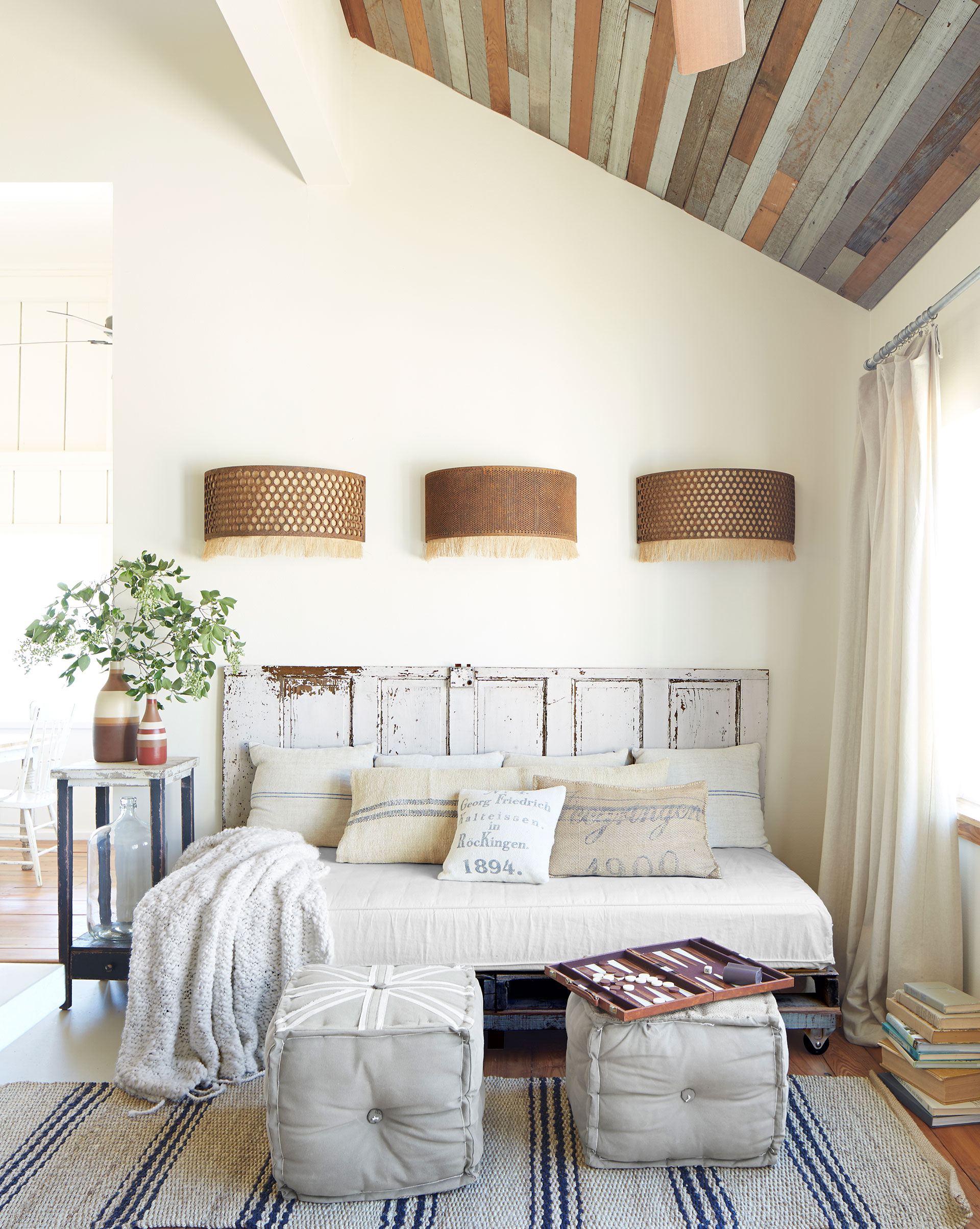 10 Cabin Chic Rooms That Will Make You Want to Hibernate