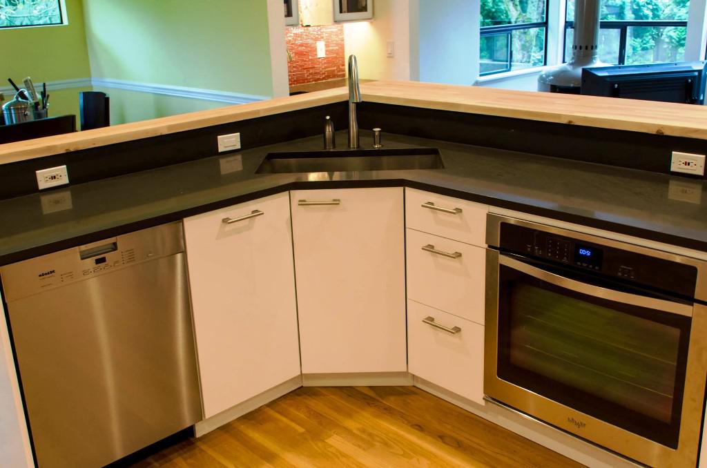 20 Gorgeous Kitchen Designs With Corner Sinks