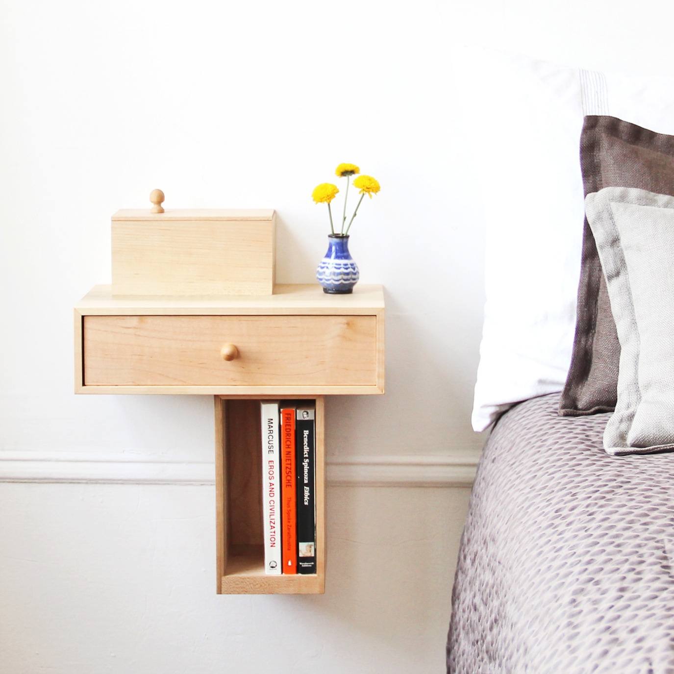 20 Awesome Space-Saving Small Bookshelf Designs
