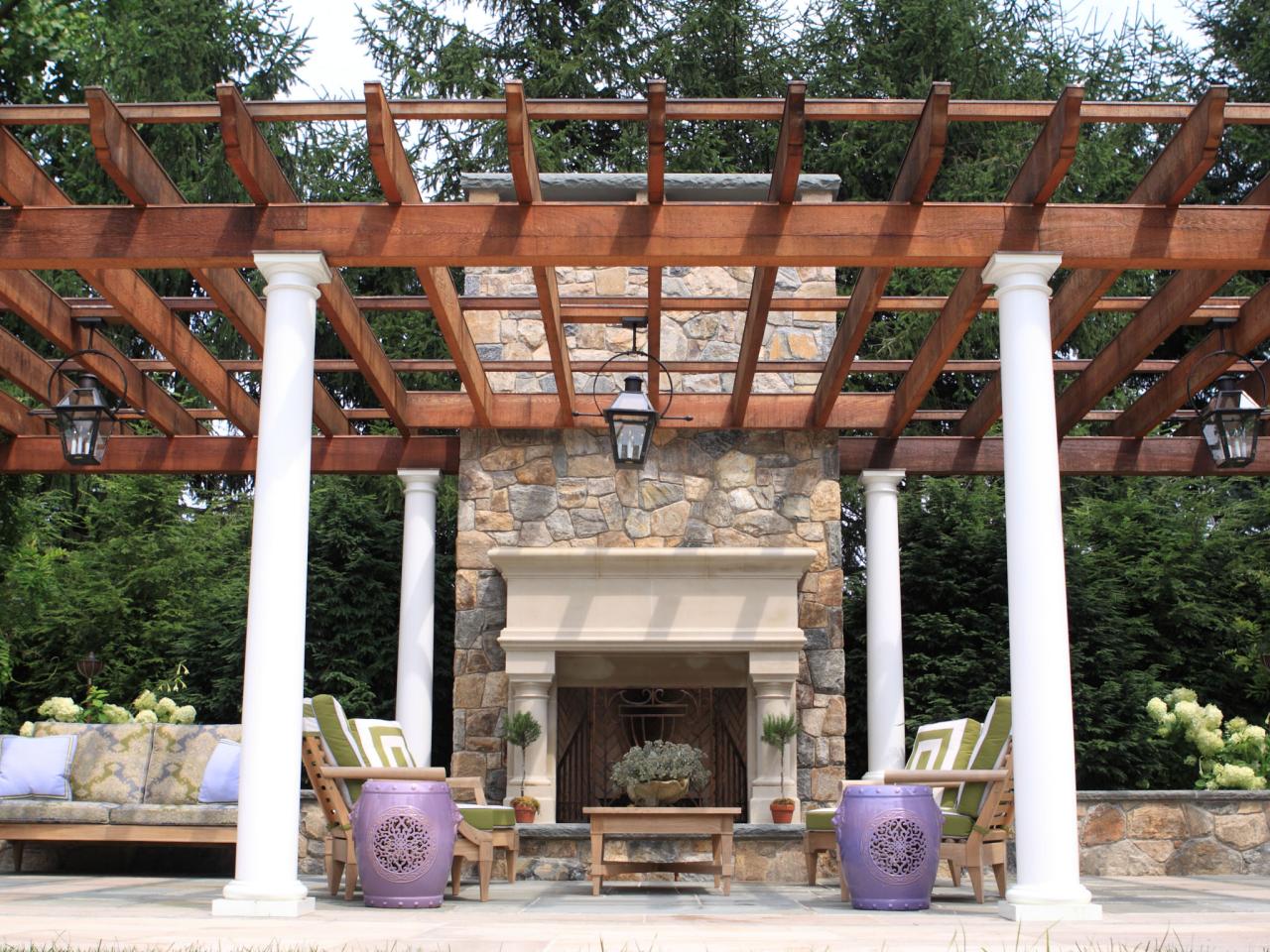 20 Outdoor Living Spaces With Pergolas