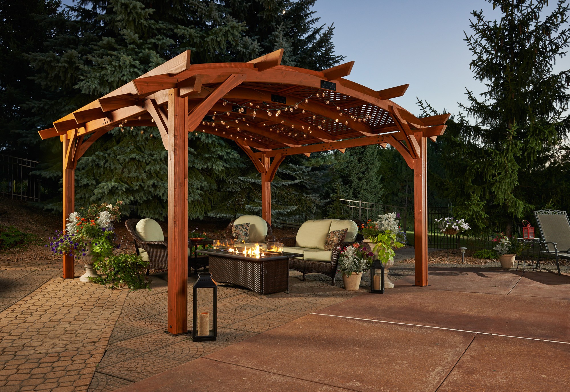 20 Outdoor Living Spaces With Pergolas