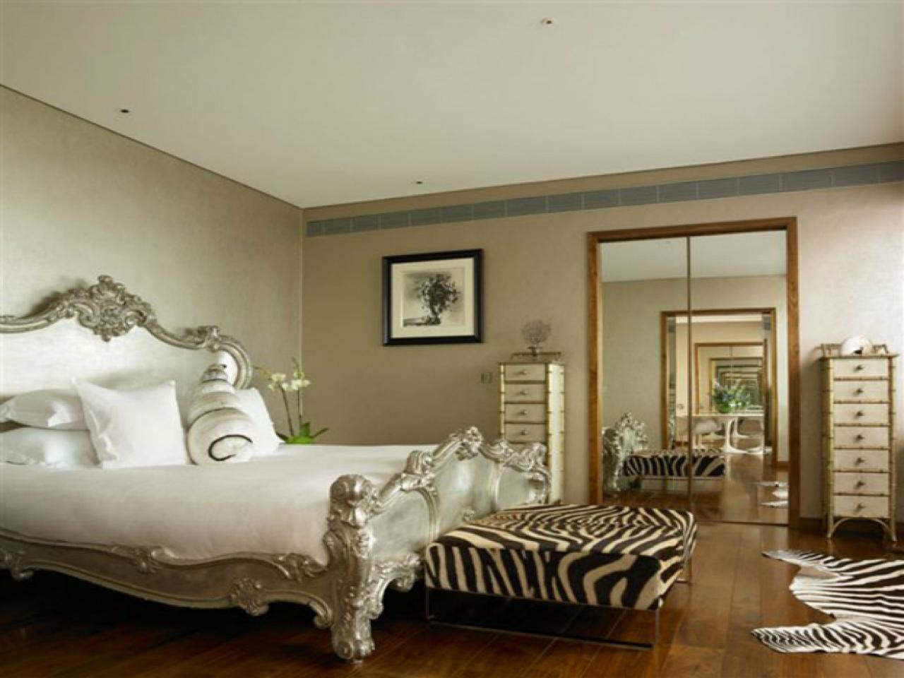 20 Cool Bedrooms With Zebra Print Decor