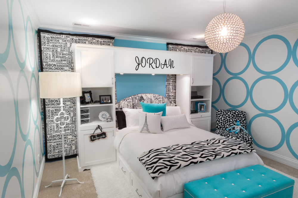 20 Cool Bedrooms With Zebra Print Decor