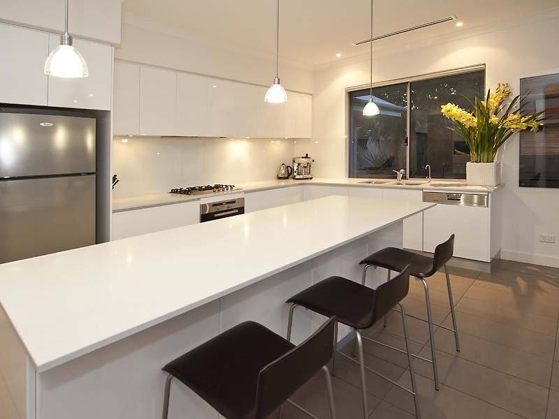 20 Beautiful And Modern L-Shaped Kitchen Layouts - Housely