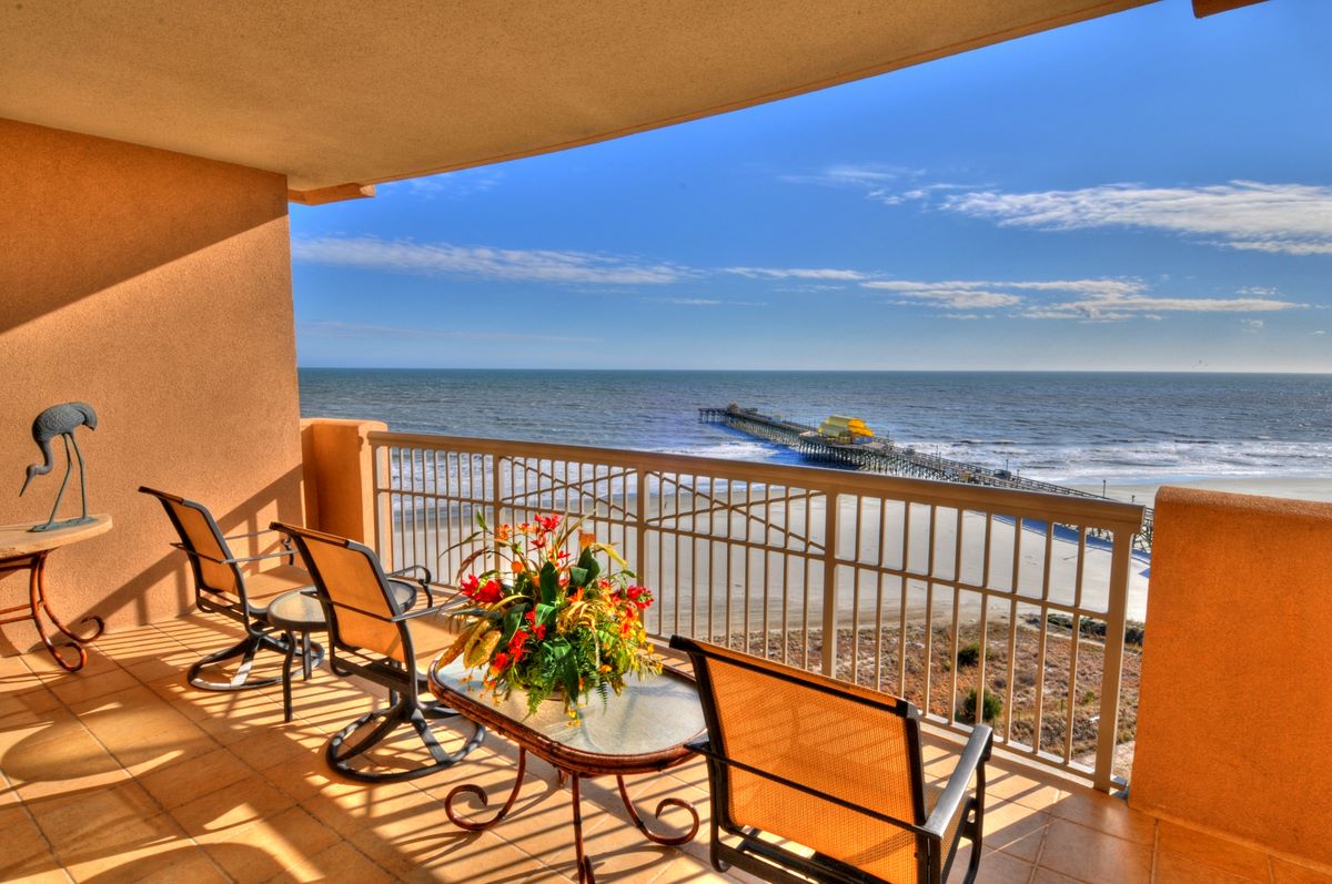 20 Beautiful Balconies With Stunning Views - Housely