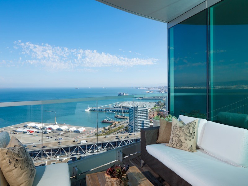 20 Beautiful Balconies With Stunning Views - Housely
