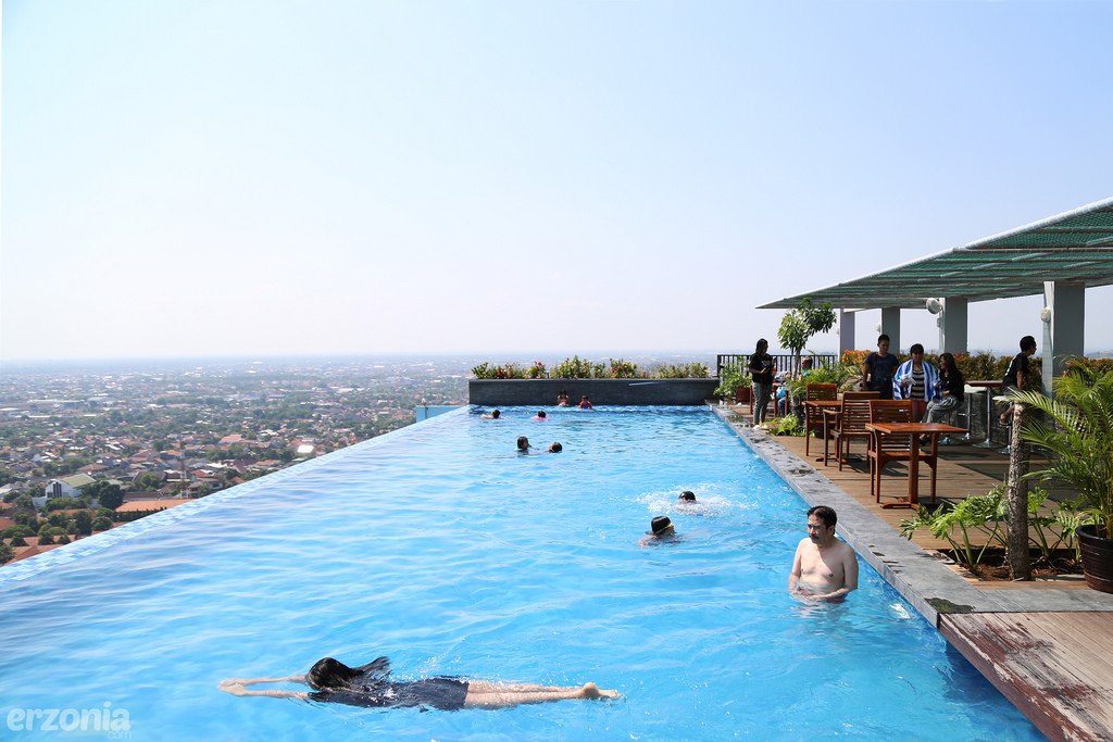 10 Of The Most Unbelievable Sky Pool Designs - Housely