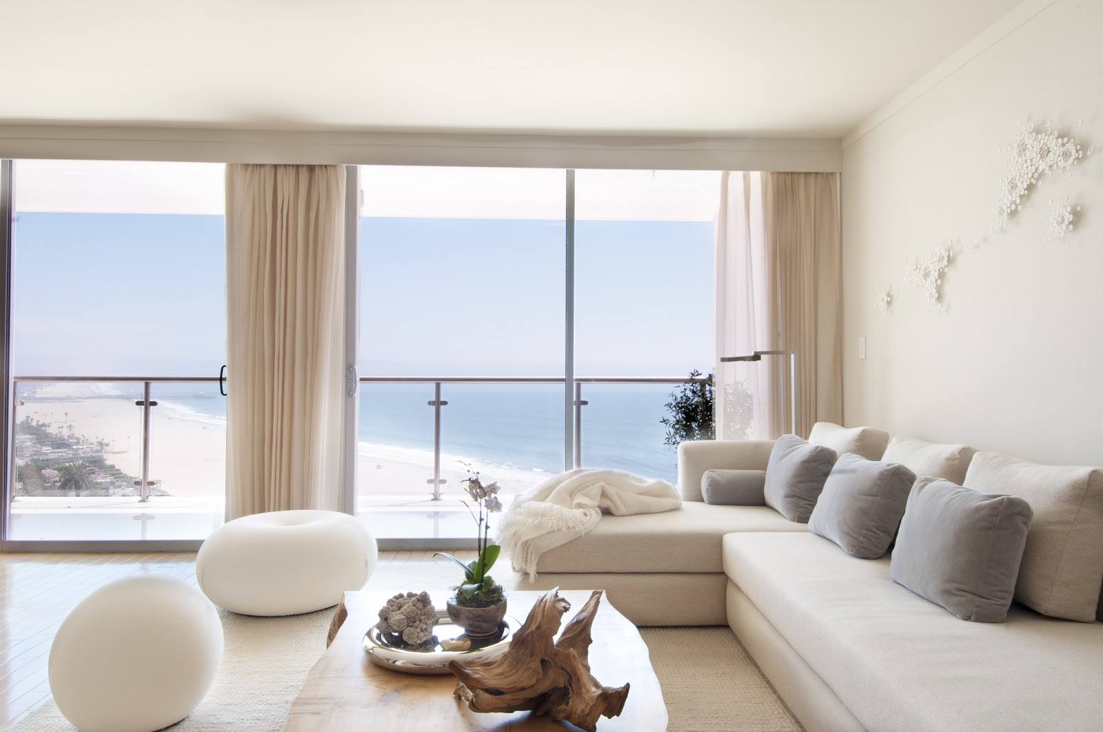 20 Living Rooms With Floor To Ceiling Windows - Housely